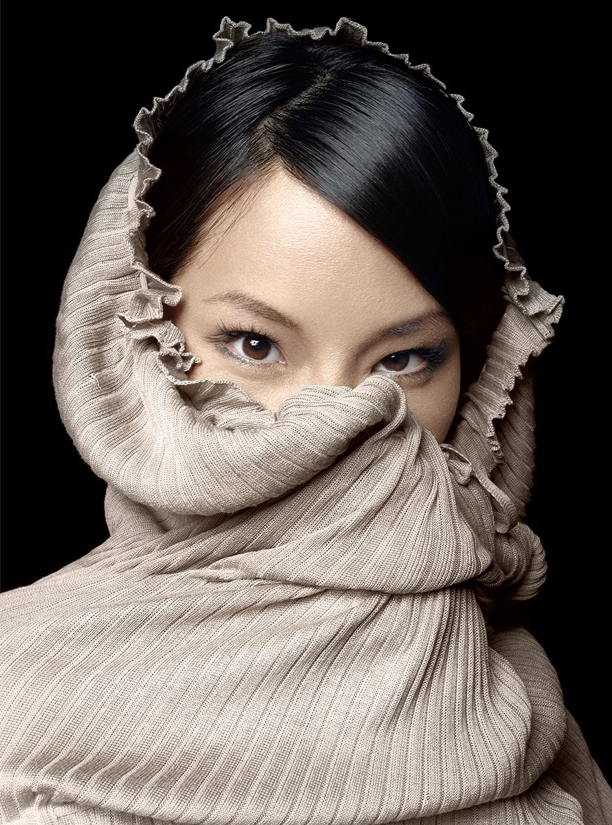 Rankin: Lucy Liu (One Dress) - CAMERA WORK